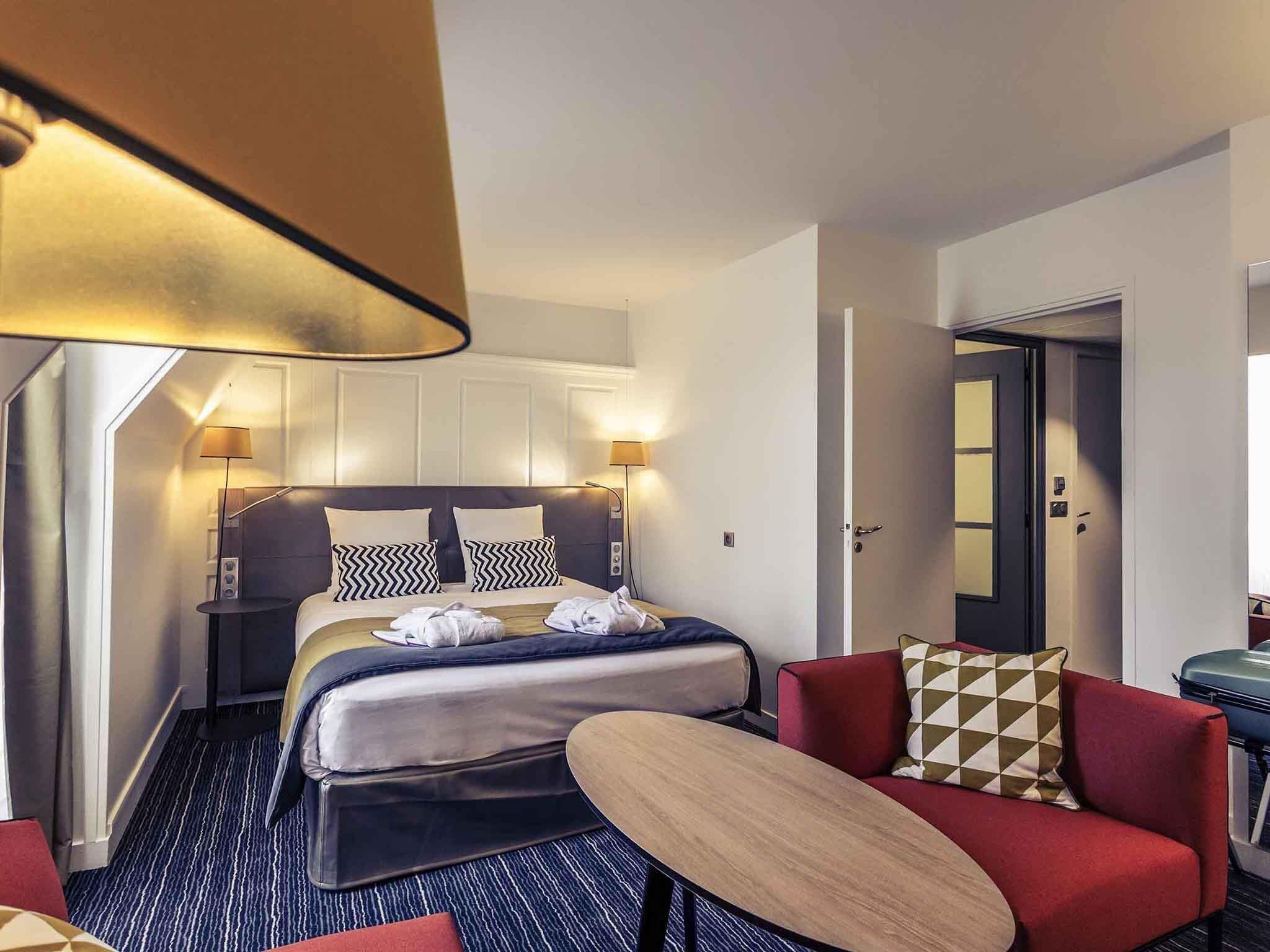 Quarto Privilege, Quarto Duplo Júnior, 1 cama de casal e sofá-cama | Roupa de alta qualidade, minibar, cofre no quarto, secretária 