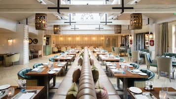 4 restaurantes, pequenos-almoços servidos, cozinha internacional