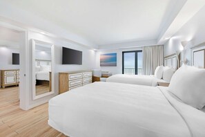 Suite, 2 camas de casal, não fumadores, varanda (with Sofabed;Gulf View) | Secretária adequada para computadores portáteis 