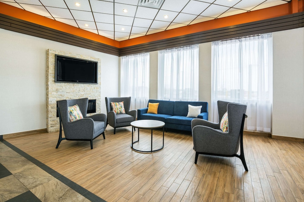 Comfort Inn & Suites Barrie - Barrie