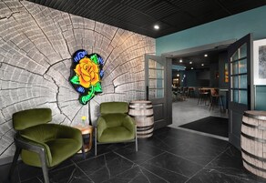 Pequenos-almoços, almoços, jantares servidos, cozinha americana 