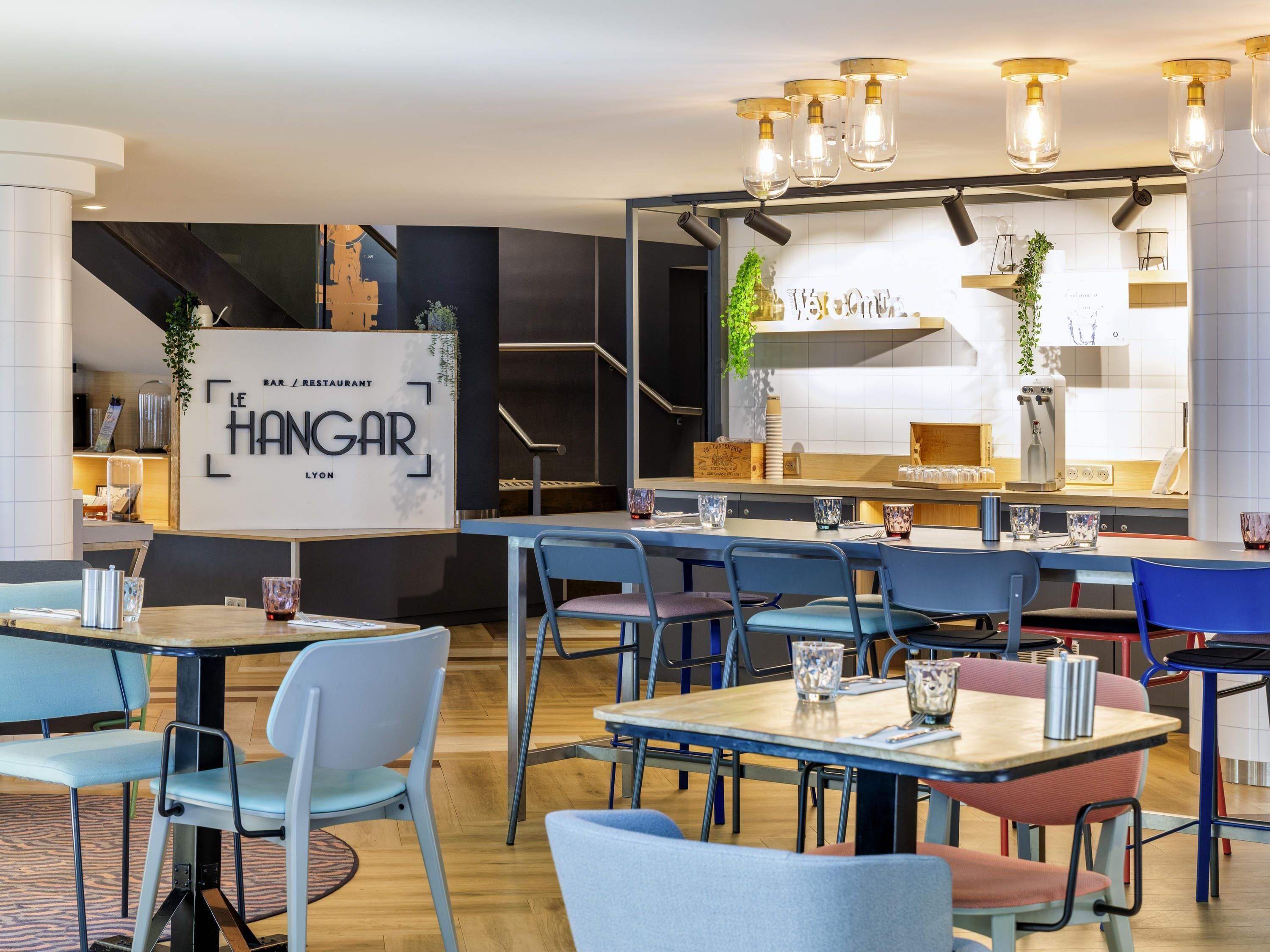 Pequenos-almoços, almoços, jantares servidos, cozinha francesa 