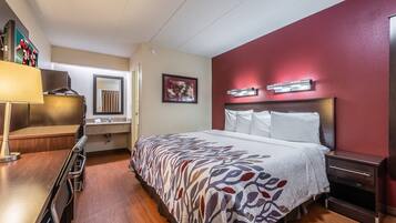 Quarto luxo, 1 cama King (Smoke Free) | Cofres nos quartos, escrivaninha, cortinas blackout, berços grátis