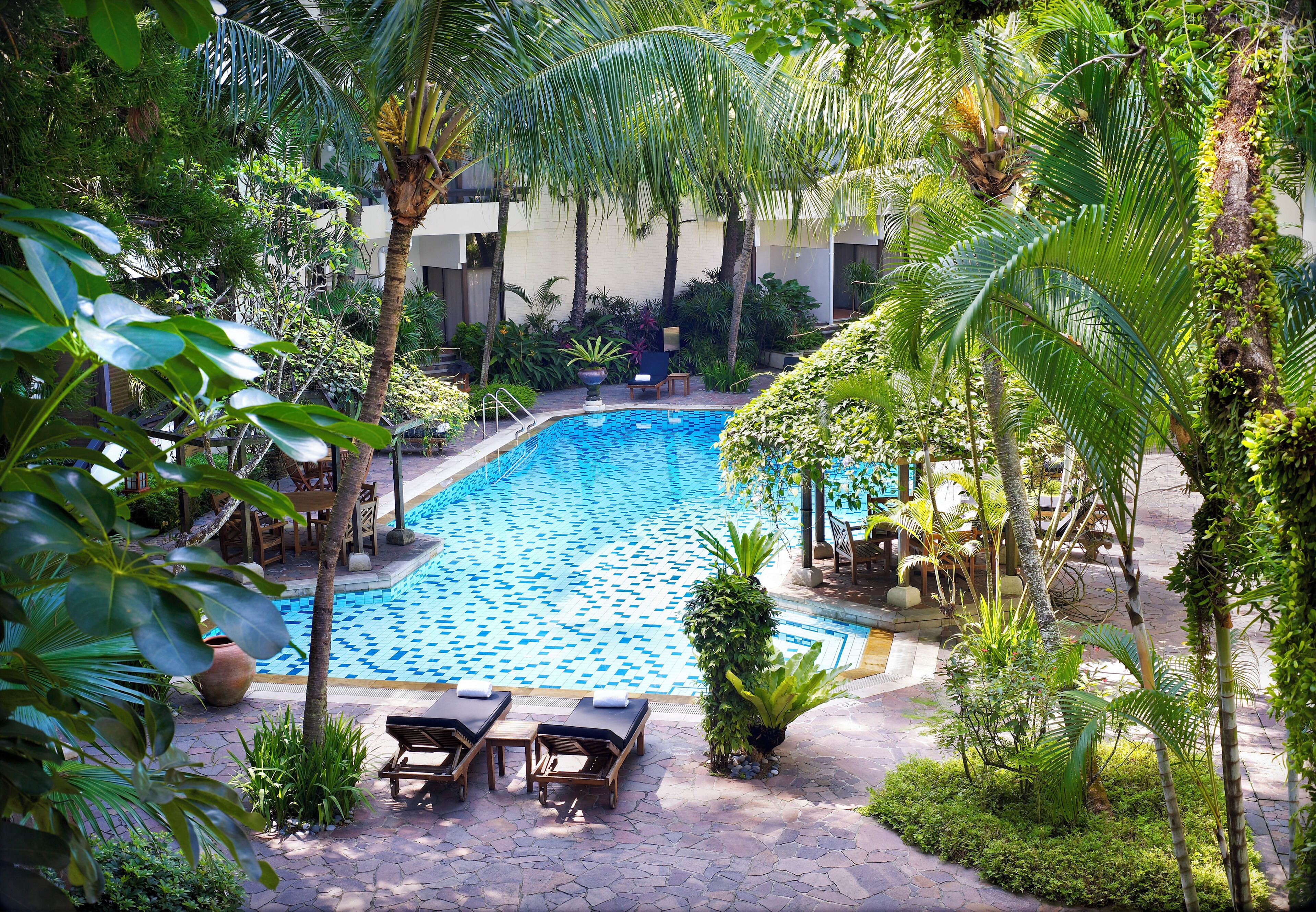 2 piscinas externas, guarda-sóis, espreguiçadeiras