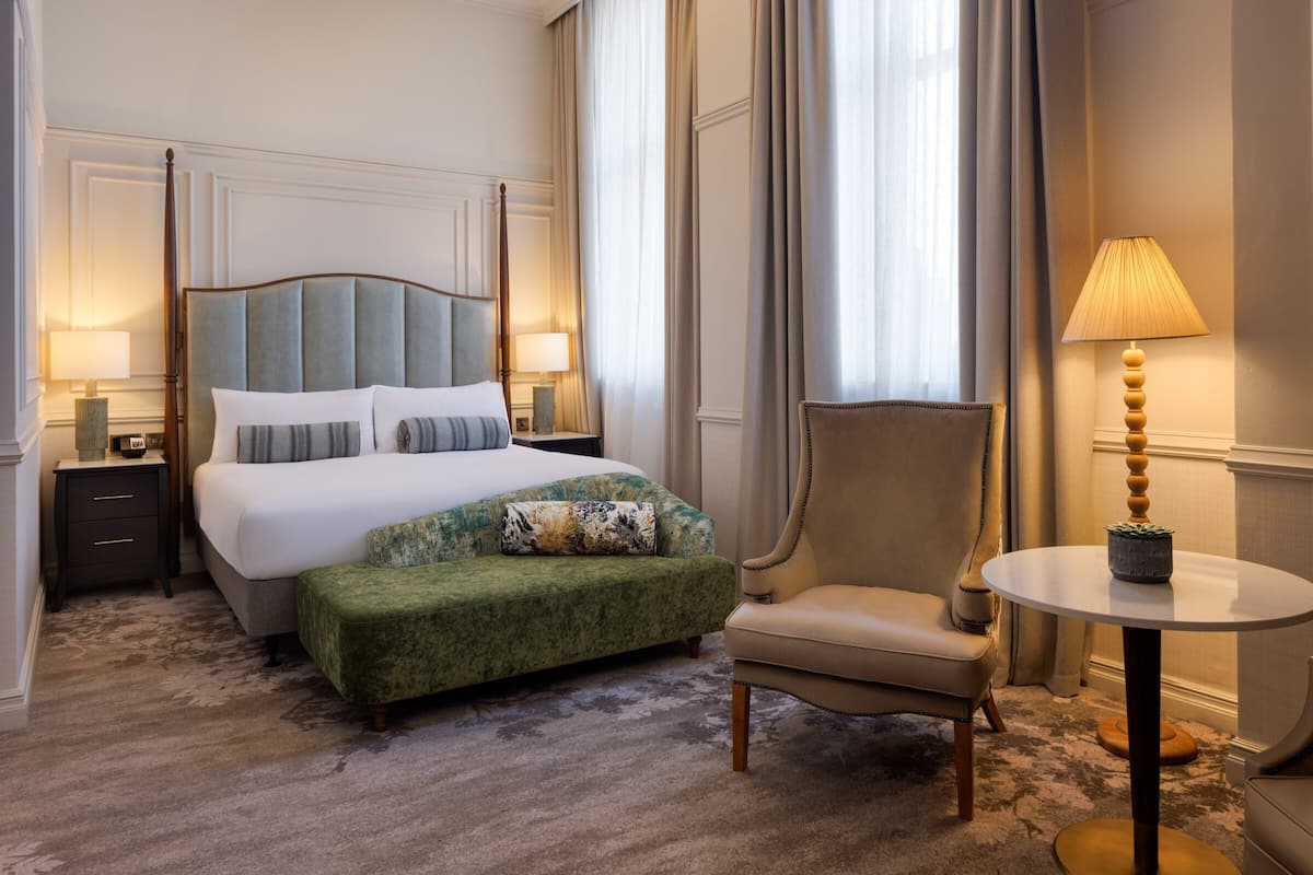 Quarto Familiar, 1 cama king-size, quartos comunicantes | Lençóis de algodão egípcio, roupa de alta qualidade, cofre no quarto