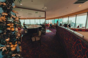 2 restaurantes, pequenos-almoços servidos, cozinha internacional 