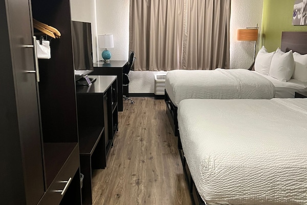 Quarto Standard, 2 camas queen-size, não fumadores | Roupa de alta qualidade, secretária