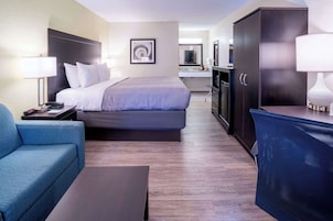 Quarto, 1 cama King, para não fumantes | Escrivaninha, espaço de trabalho para notebook, cortinas blackout