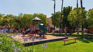 Área de recreio para crianças (ao ar livre)