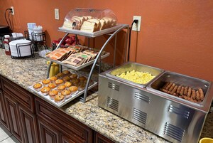 Café da manhã para viagem grátis todos os dias