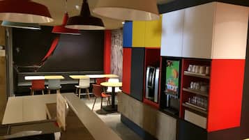 Café da manhã continental todos os dias (EUR 9 por pessoa)