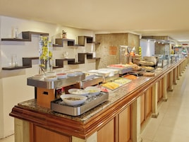 Café da manhã com buffet todos os dias mediante uma taxa