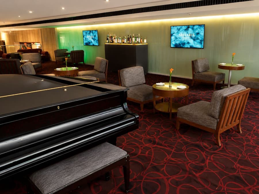 3 bares/lounges, bar de esportes