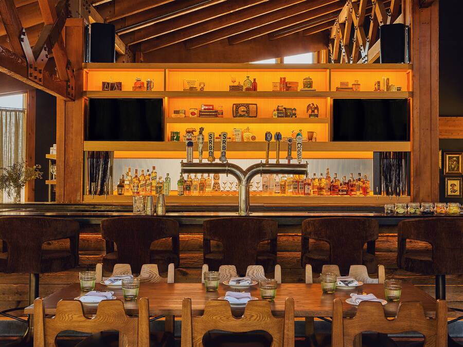 2 bares/lounges