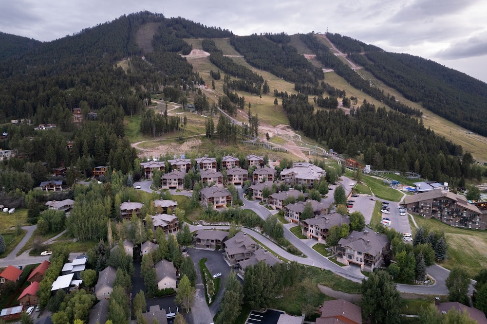 Snow King Resort Hotel & Luxury Residences – TheRealPlaces