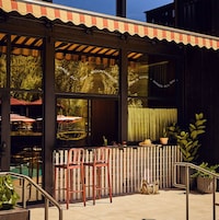 Bar à beira da piscina