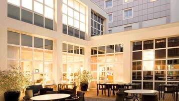 Pequenos-almoços, almoços, jantares servidos, cozinha francesa