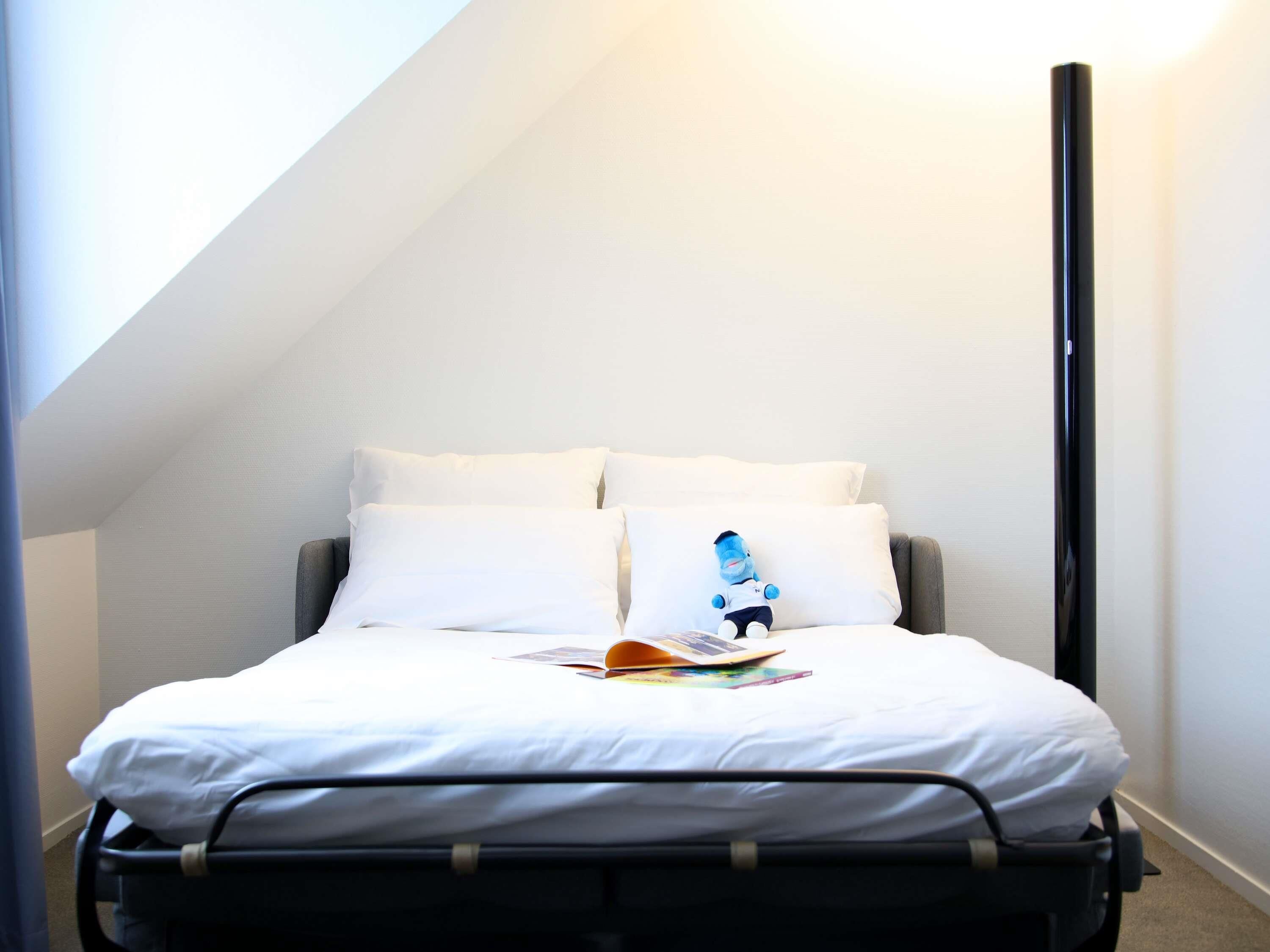 Cofres nos quartos, escrivaninha, espaço de trabalho para notebook