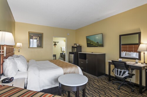 Quality Inn Airport - Cruise Port Reviews, Deals & Photos 2024 - Expedia