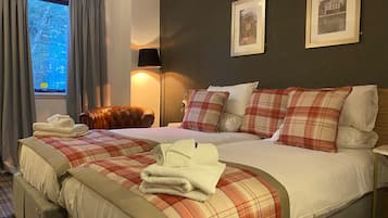 Double or Twin Executive Room | Escrivaninha, ferros/tábuas de passar roupa, Wi-Fi (sobretaxa)