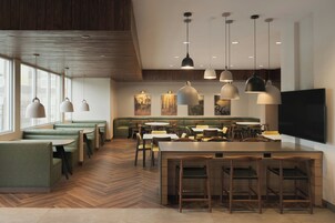 Café da manhã com buffet grátis todos os dias