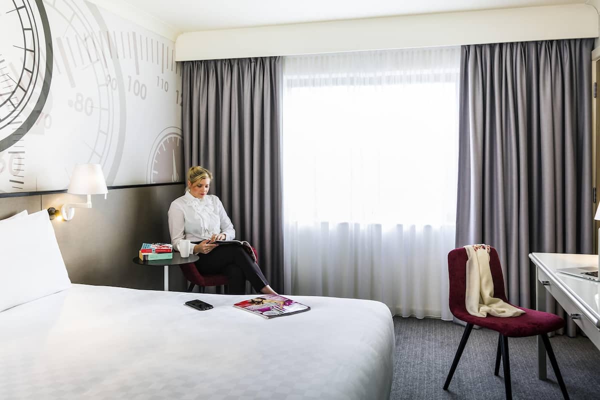 Privilege, Quarto casal, 1 cama King | Cofres nos quartos, escrivaninha, quartos à prova de som