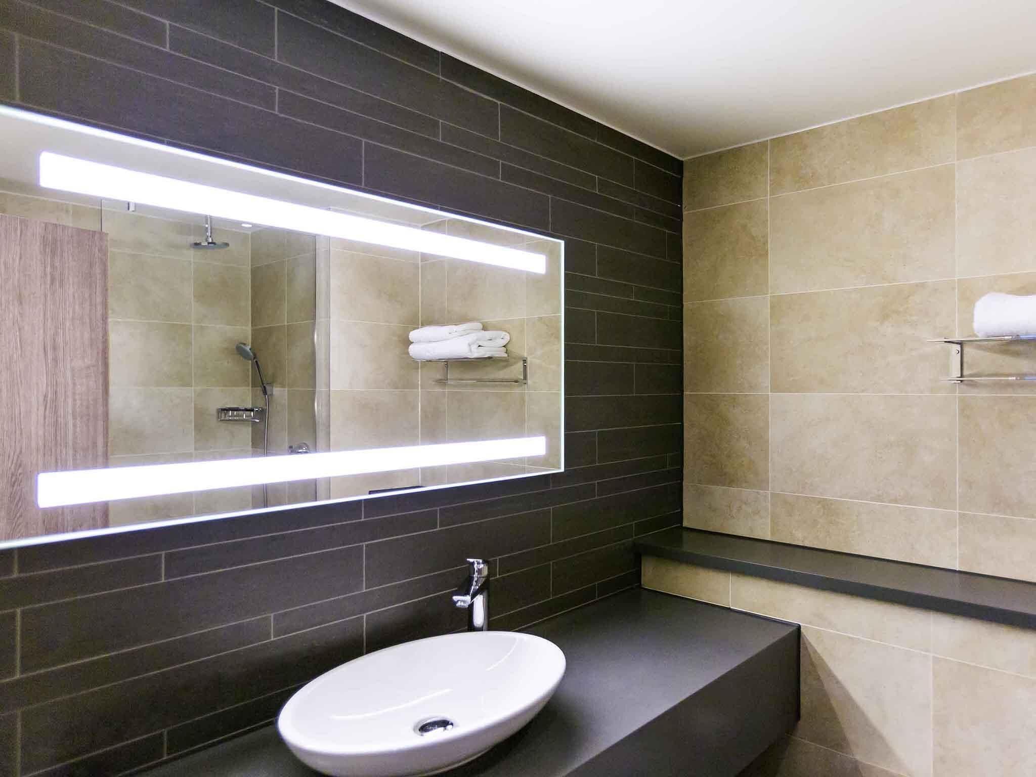 Cofre no quarto, secretária, quartos insonorizados 