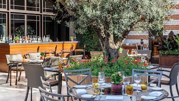 3 restaurantes, café da manhã, culinária mediterrânea