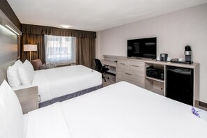 Quarto (Coast Two Queens) | Roupa de alta qualidade, camas de colchão pillowtop, cofre no quarto 