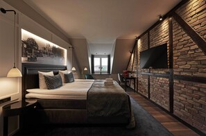 Signature Suite | Roupa hipoalergénica, minibar, cofre no quarto 