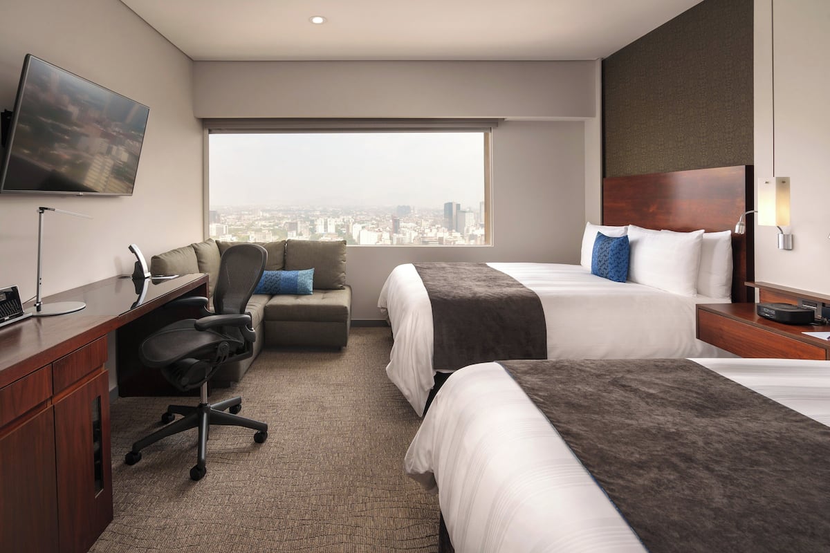 Quarto Clássico, 2 camas queen-size (Polanco View) | Roupa de alta qualidade, cofre no quarto, secretária 