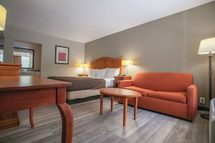 Quarto, 1 cama king-size, fumadores | Secretária, ferro/tábua de engomar, Wi-fi grátis