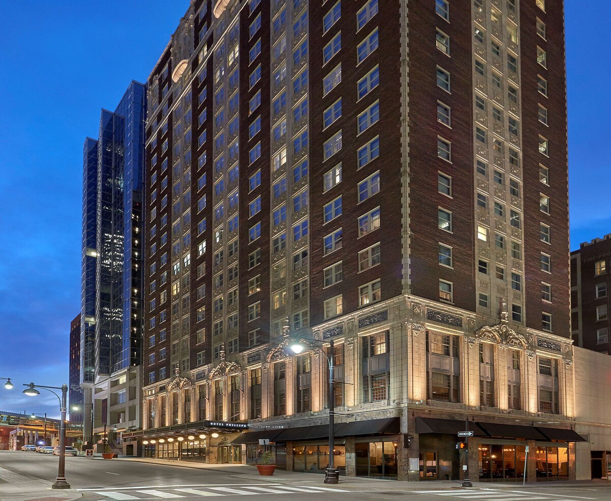 Hotel Phillips Kansas City Curio Collection by Hilton: 2023 Room Prices ...