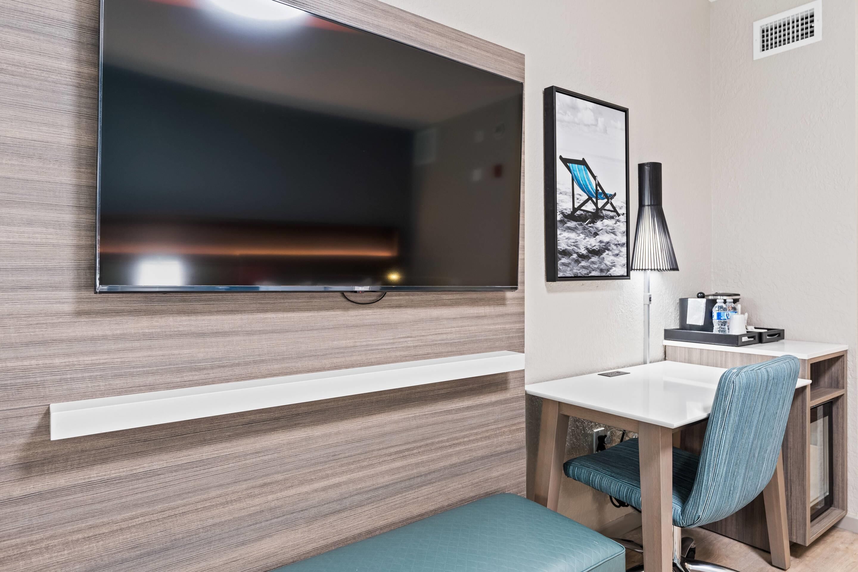 Quarto, 2 camas Queen, acessível, para não fumantes | Roupas de cama premium, escrivaninha, cortinas blackout