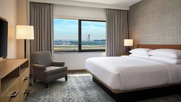 Roupa de alta qualidade, cofre no quarto, secretária