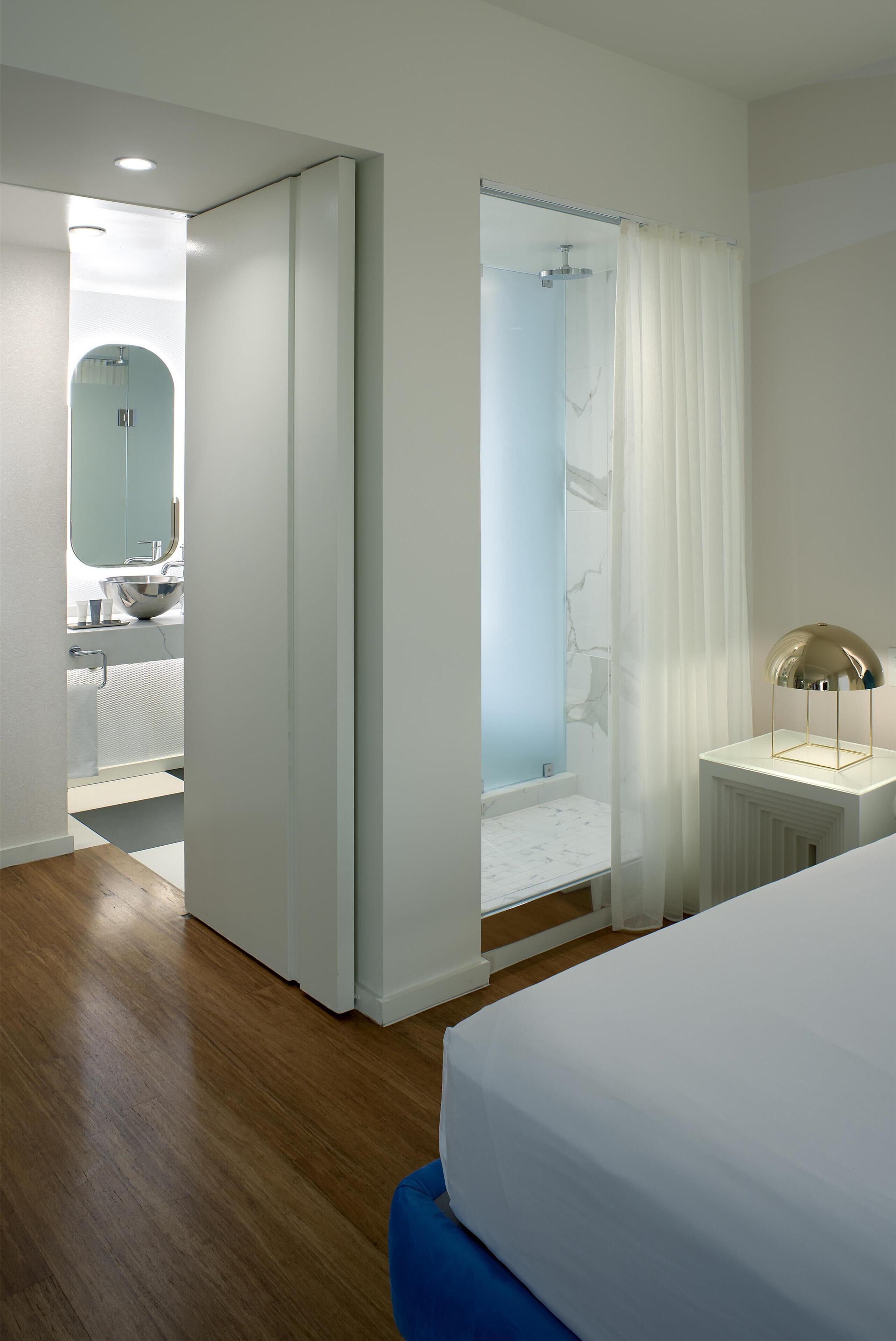 Roupa hipoalergénica, camas de colchão Select Comfort, minibar 