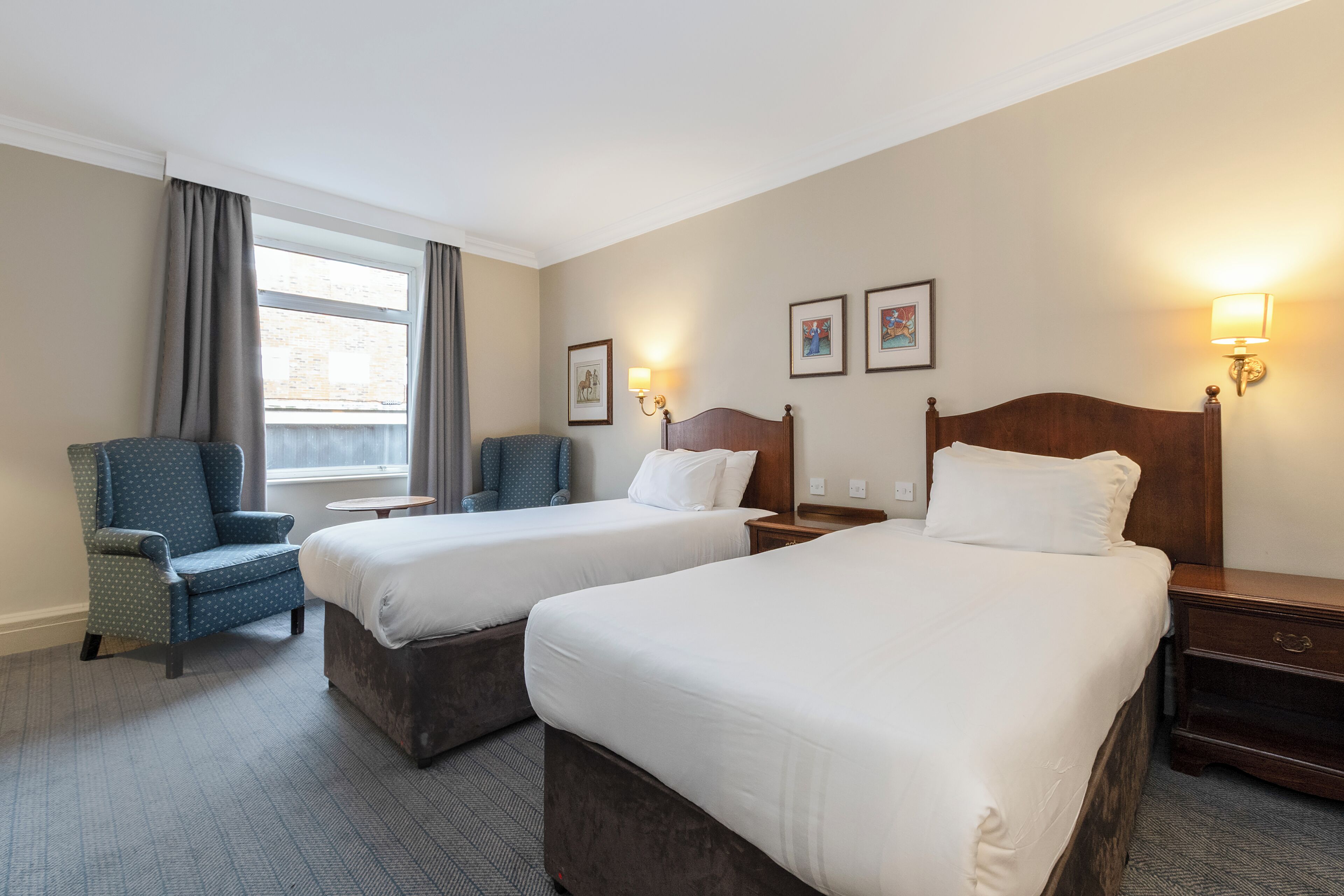 Quarto Twin Standard | Secretária, quartos insonorizados, ferro/tábua de engomar 