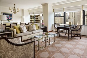 Roupa de alta qualidade, cofre com capacidade para portátil, secretária 