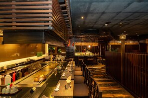 8 restaurantes: servem pequenos-almoços, almoços e jantares
