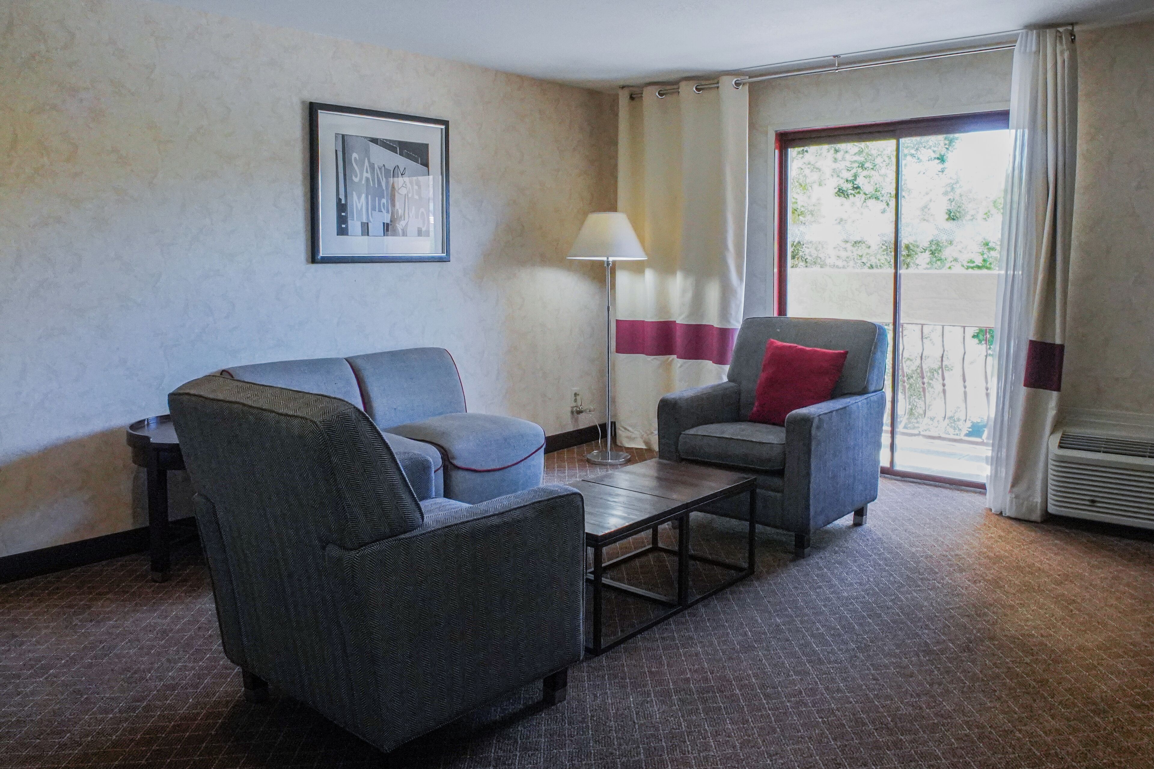 Suite Deluxe, 1 cama king-size, varanda | Roupa de alta qualidade, minibar, cofre no quarto, secretária 