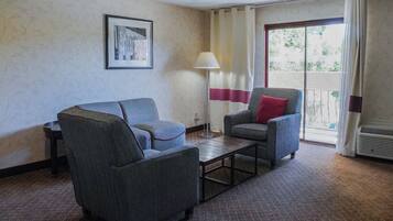 Suite Deluxe, 1 cama king-size, varanda | Roupa de alta qualidade, minibar, cofre no quarto, secretária