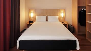 Roupas de cama antialérgicas, cofres nos quartos, escrivaninha