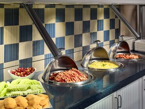 Pequeno-almoço tipo buffet diário mediante uma taxa 