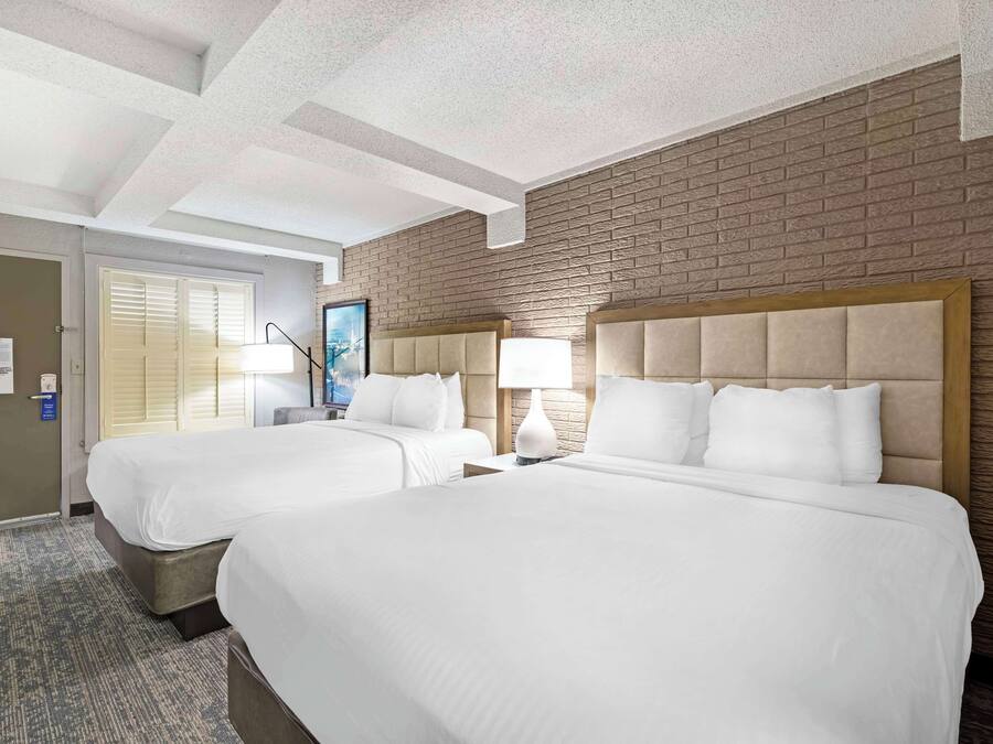 Quarto standard, 2 camas Queen, para não fumantes, geladeira | Roupas de cama premium, camas com colchões pillow-top