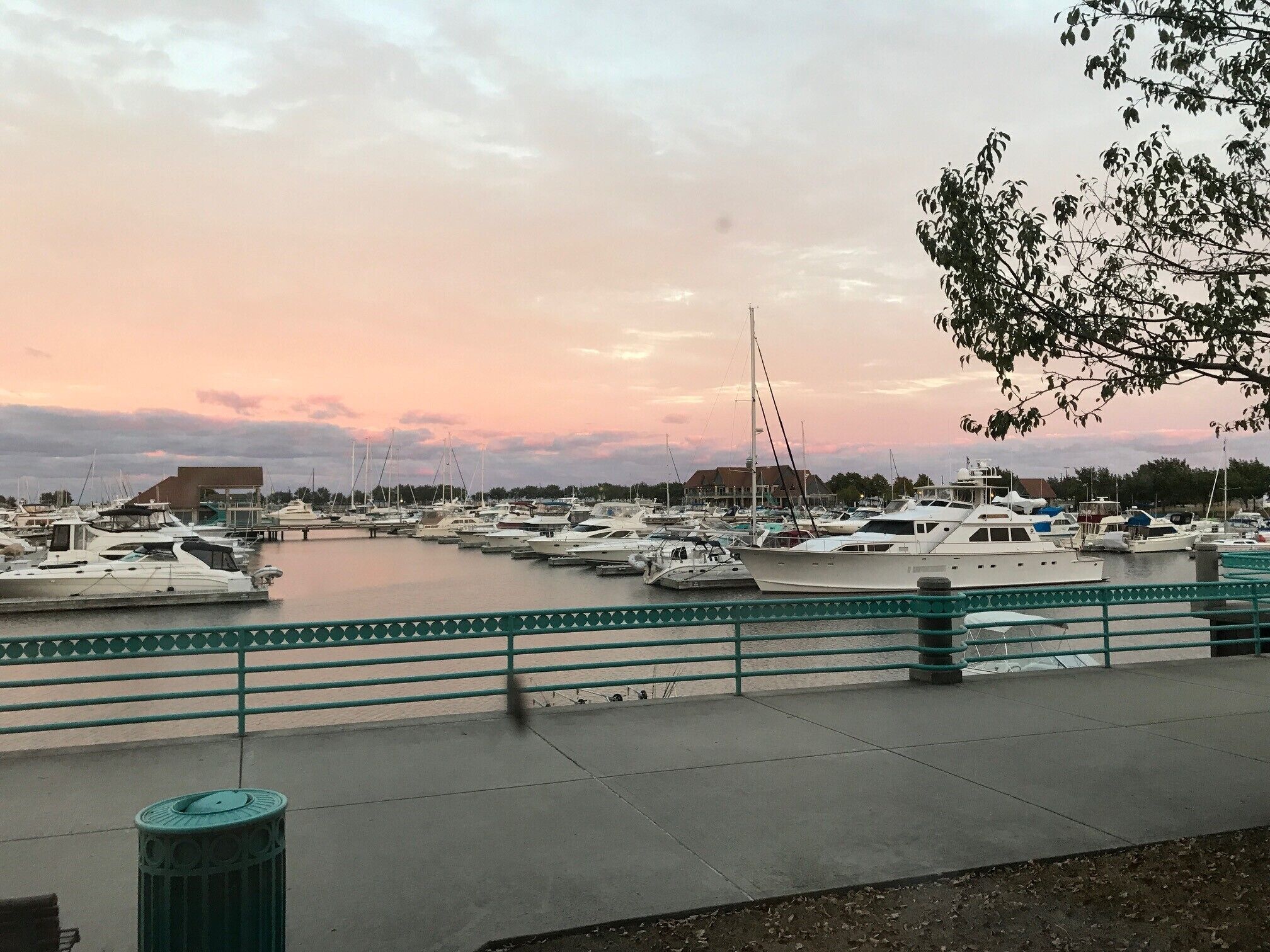 Doubletree by Hilton Hotel Racine Harbourwalk, Racine: Info, Photos ...