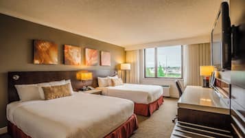 Quarto, 2 camas queen-size | Roupa hipoalergénica, secretária