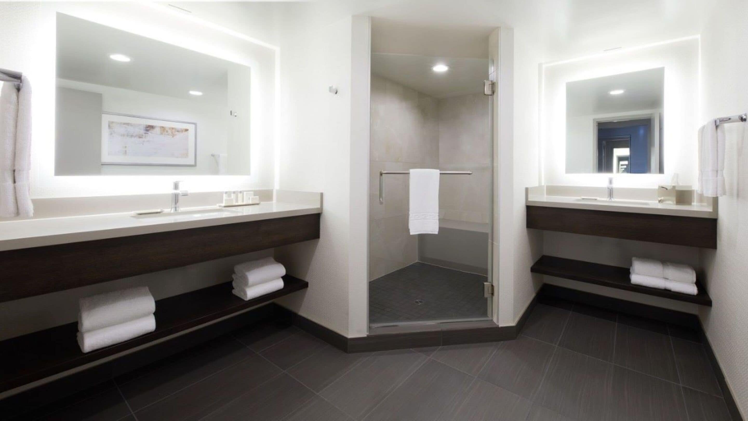 Silver Legacy Deluxe Room Silver Legacy Resort Casino At The Row From