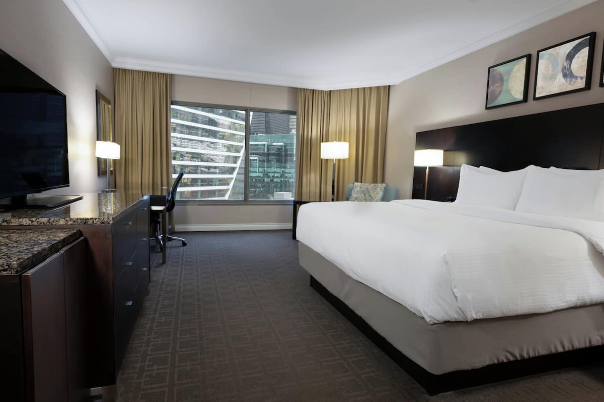 Roupa de alta qualidade, minibar, cofre com capacidade para portátil 
