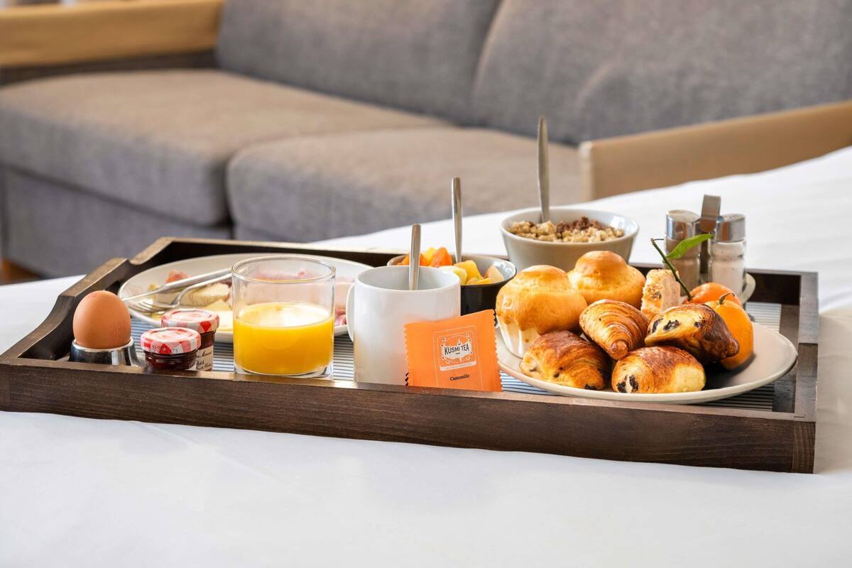 Roupas de cama premium, frigobar (abastecido com itens grátis)