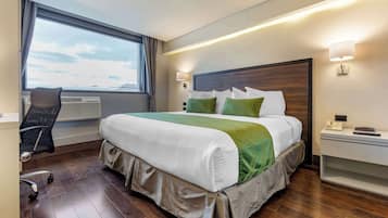 Quarto Standard, 1 cama king-size, não fumadores | Cofre no quarto, secretária, ferro/tábua de engomar